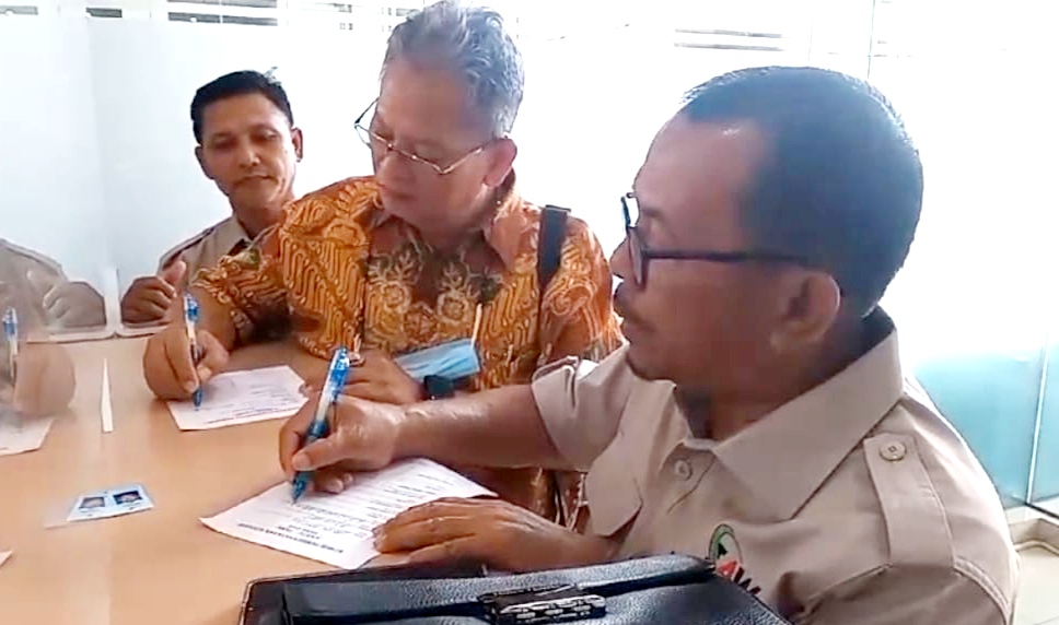 Dugaan Gratifikasi Penerbitan SHGB di Pantai Utara Tangerang, IAW Resmi Laporkan ke KPK – HUKUM ...